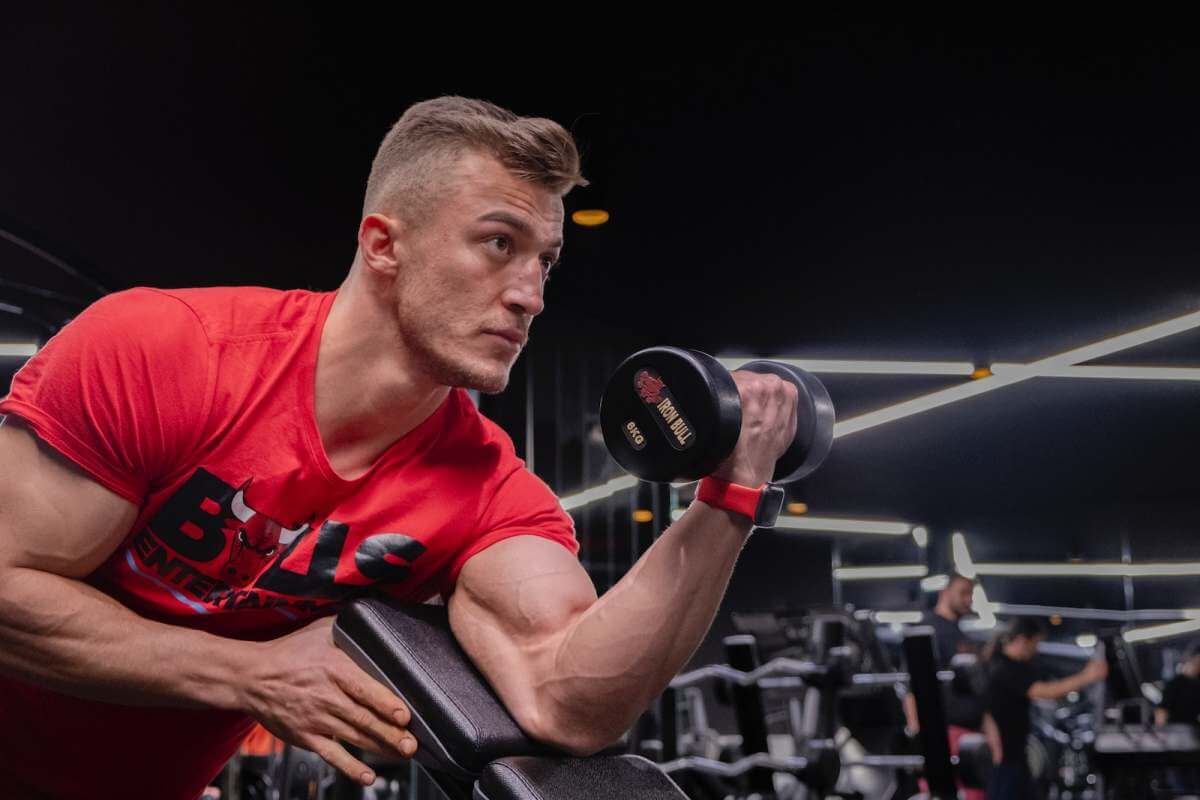 Preacher Curls: The Key to Building Distal Muscle Growth – Evidence ...